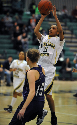 Slater, Johnson step up late to lead Huron girls basketball past Pioneer