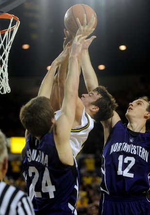 Michigan basketball team relies on improved defense to avenge January ...