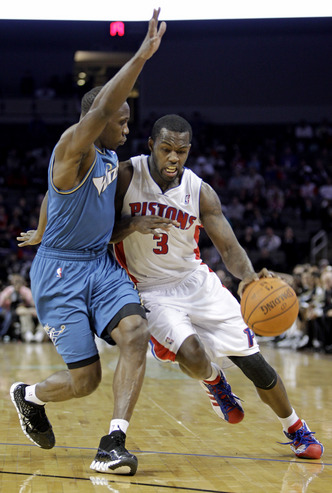 Pistons season preview, Favre limps away from Lambeau and more links