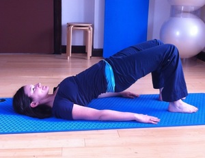 Pilates Advent Calendar Day 9: Shoulder bridge
