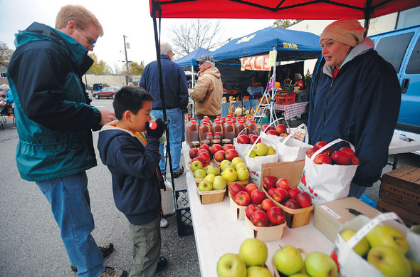 Saline Farmers Market extends to winter months