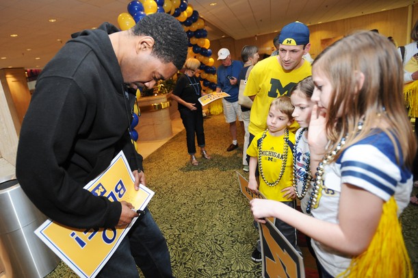 Michigan basketball pep rally at Atlanta hotel