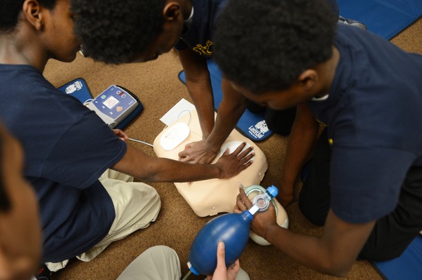 Detroit high school students try being doctors for a day in U-M's ...