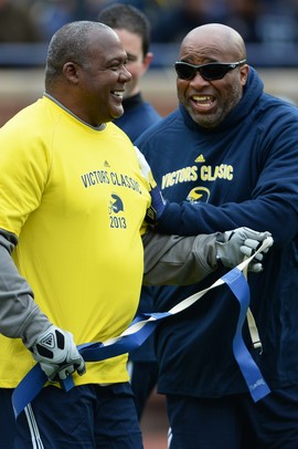 More than 80 former Michigan players take to Michigan Stadium for ...