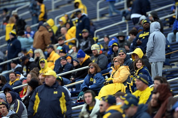 More than 80 former Michigan players take to Michigan Stadium for ...