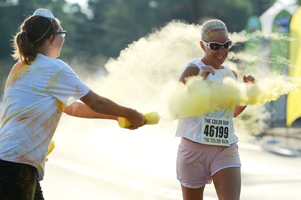 Thousands dash through Ypsilanti in city's first Color Run