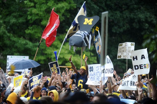 Images from ESPN 'College GameDay' show from Ingalls Mall in Ann Arbor