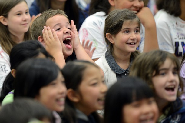 Logan Elementary staff surprises students with flash mob on last day of ...