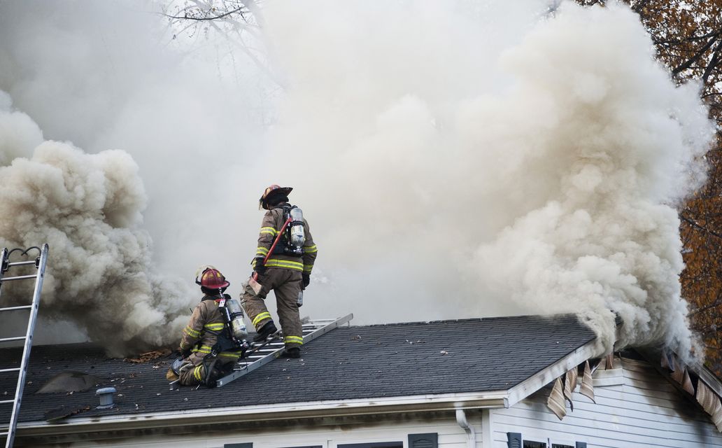 2 residents hospitalized after escaping mobile home fire