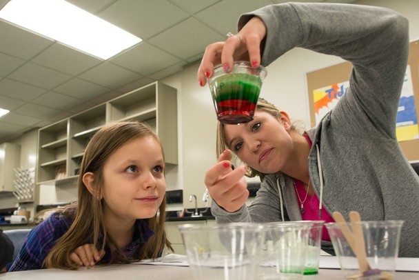Willow Run 4th graders get a lesson in density from WCC students