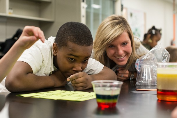 Willow Run 4th graders get a lesson in density from WCC students