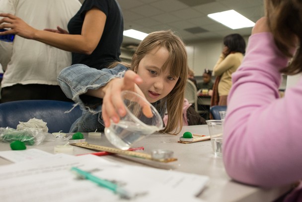 Willow Run 4th graders get a lesson in density from WCC students