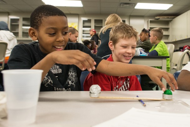 Willow Run 4th graders get a lesson in density from WCC students
