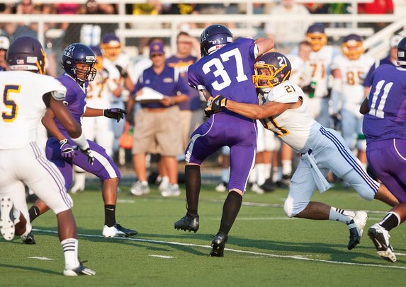 Defense steals the show from star quarterback Shane Morris as Warren De ...