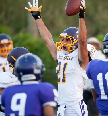 Defense steals the show from star quarterback Shane Morris as Warren De ...