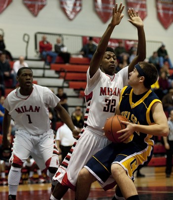 New look Milan boys basketball team impresses in 71-40 win over Chelsea
