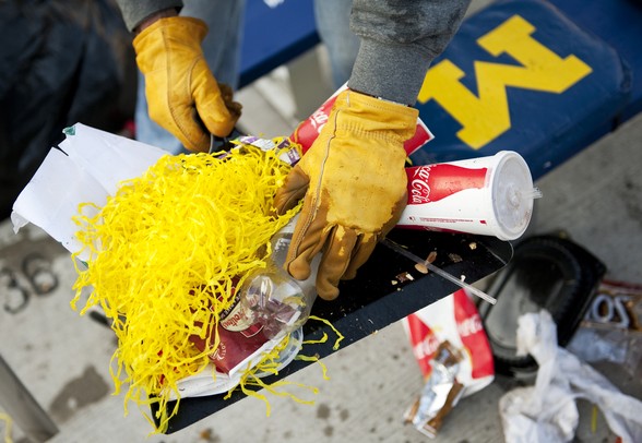 More than 300 volunteers clean up the Big House following Michigan ...