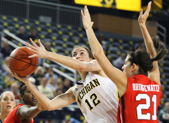 Kate Thompson scores 17 points in Michigan's 55-50 women's basketball ...