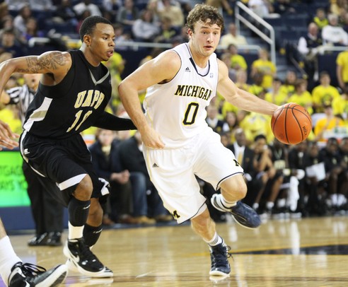 Images from the Michigan basketbal team's 63-50 win against Arkansas ...